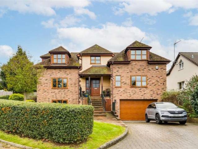 5 Bedroom Studio Flat