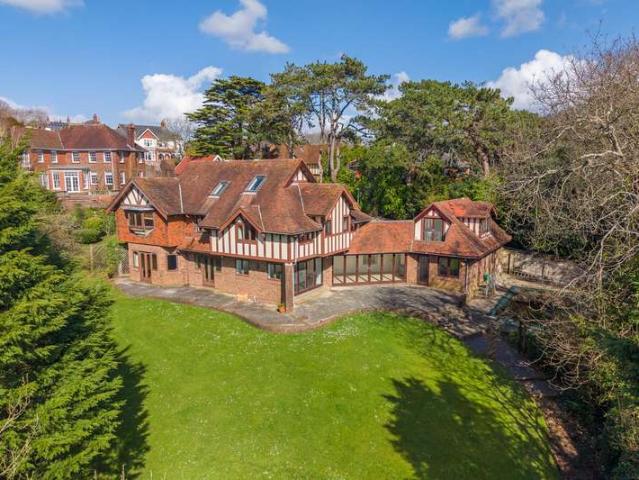 5 Bedroom Studio Flat