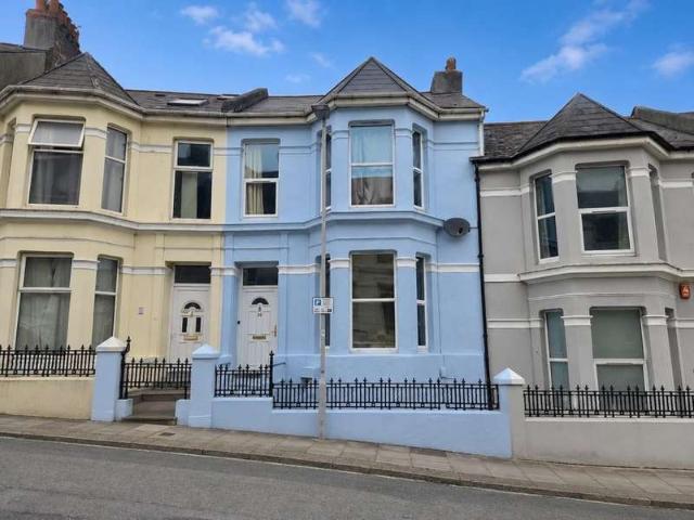 5 Bedroom Studio Flat