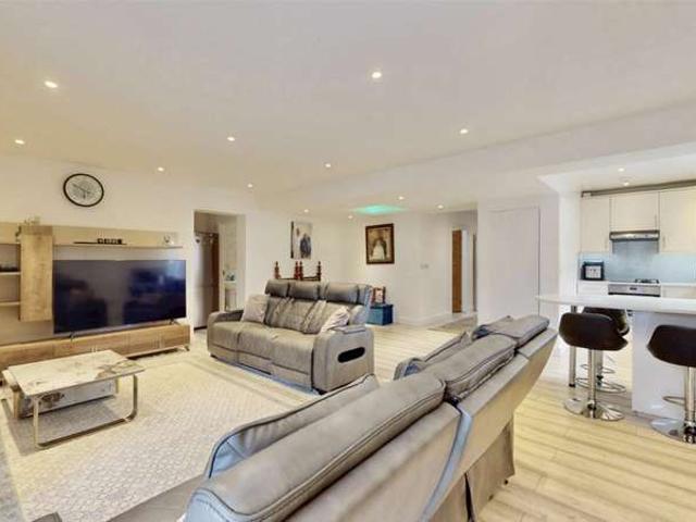 5 Bedroom Studio Flat
