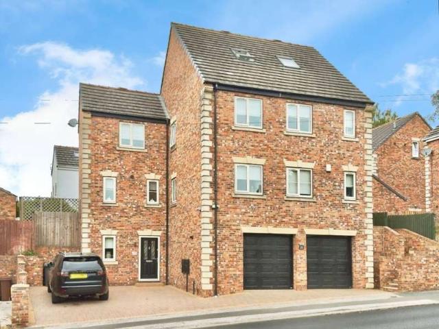 5 Bedroom Studio Flat