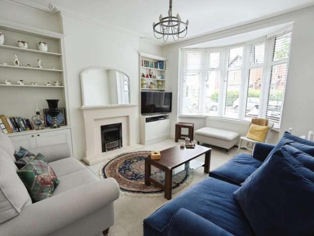 5 Bedroom Studio Flat