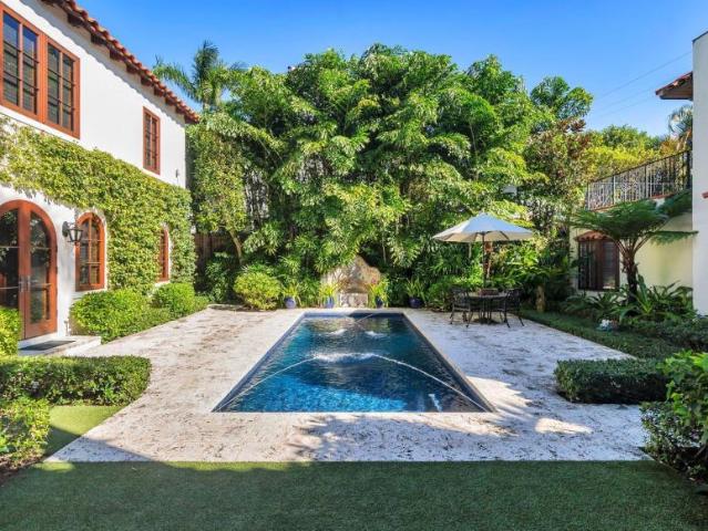 5 bedroom, Palm Beach FL LS99044452