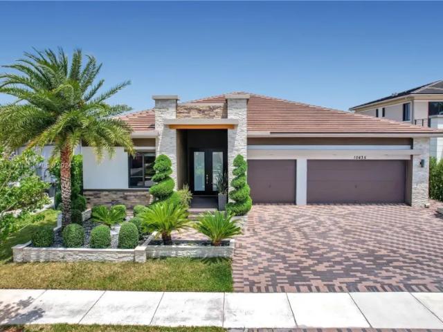 5 bedroom, Parkland Fl FL 33076 102659300