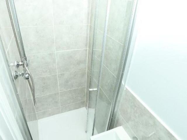 5 bedroom private hall to rent
