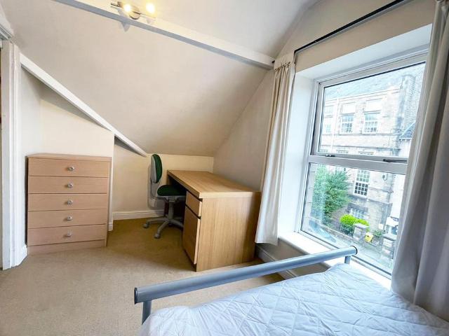 5 bedroom private hall to rent