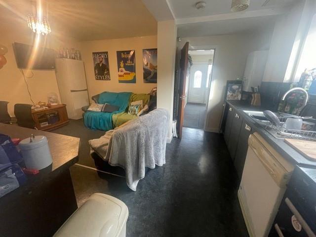 5 bedroom private hall to rent
