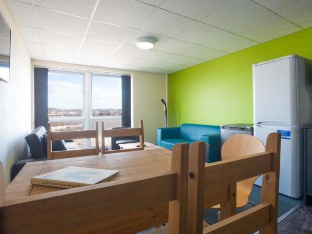 5 bedroom private hall to rent