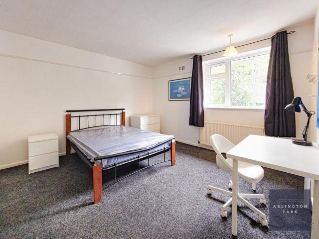 5 bedroom private hall to rent