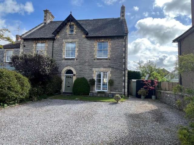 5 Bedroom Property