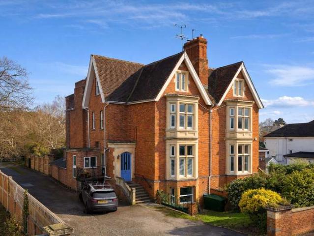 5 Bedroom Property