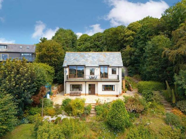 5 Bedroom Property