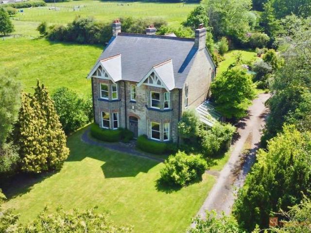 5 Bedroom Property