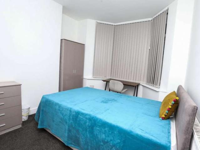 5 Bedroom Property