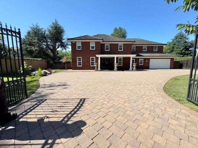 5 Bedroom Property