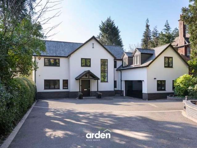 5 Bedroom Property