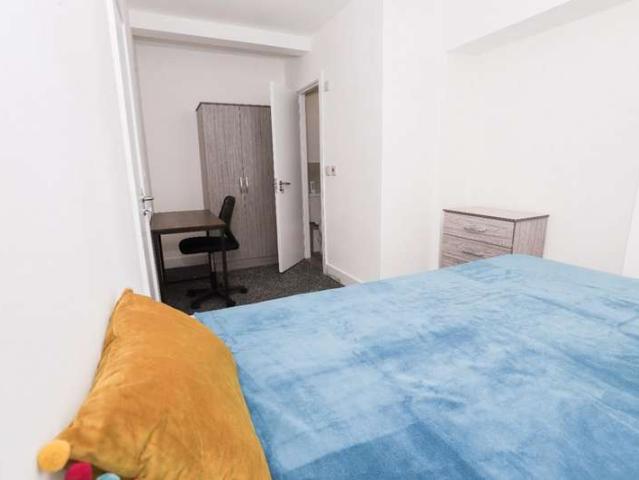 5 Bedroom Property
