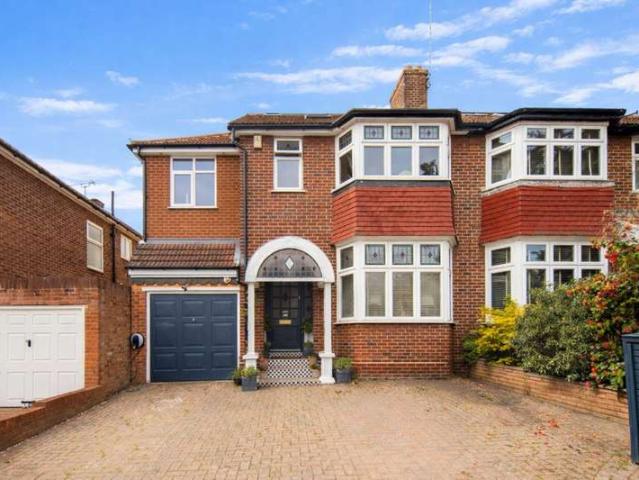 5 Bedroom Property