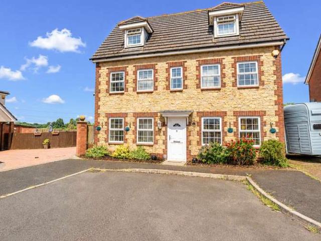5 Bedroom Property