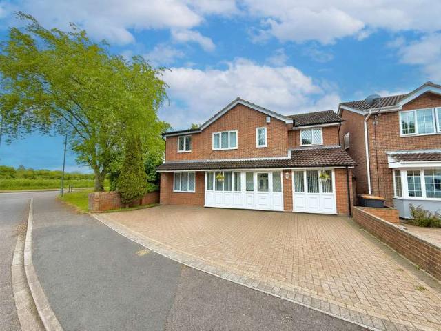 5 Bedroom Property
