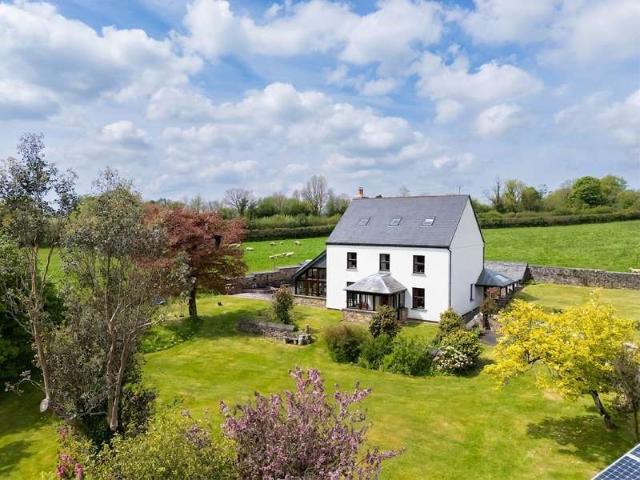 5 Bedroom Property