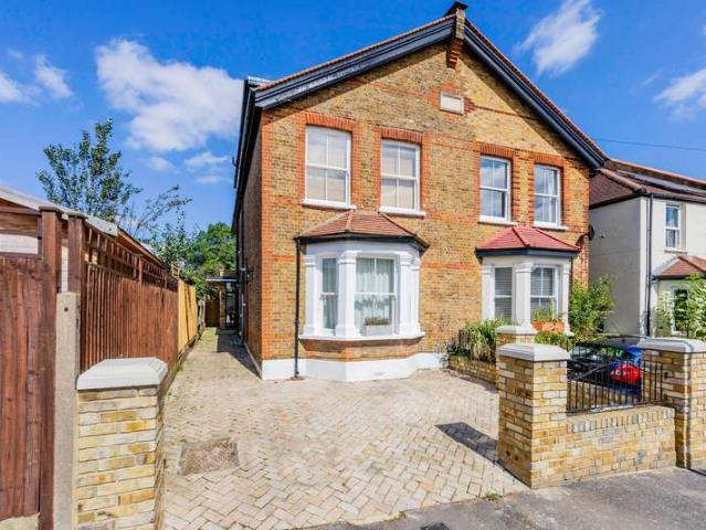5 Bedroom Property