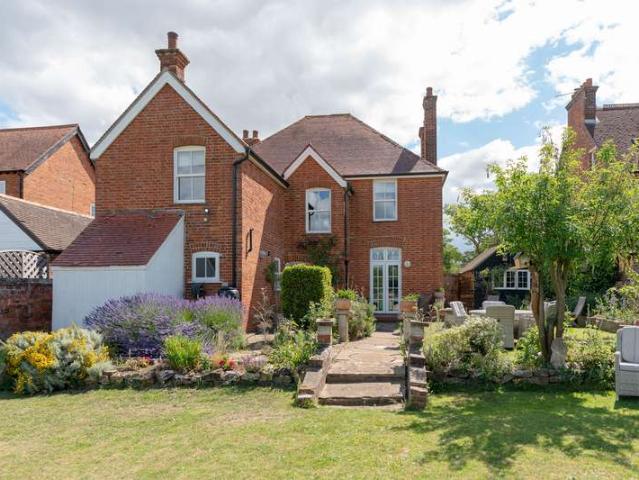 5 Bedroom Property