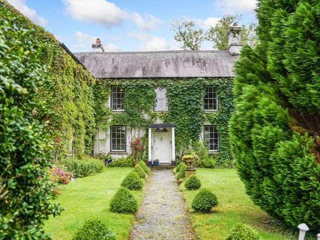 5 Bedroom Property
