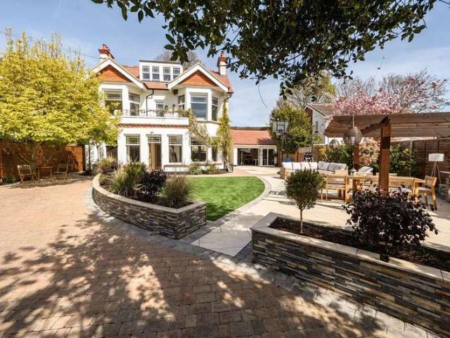 5 Bedroom Property