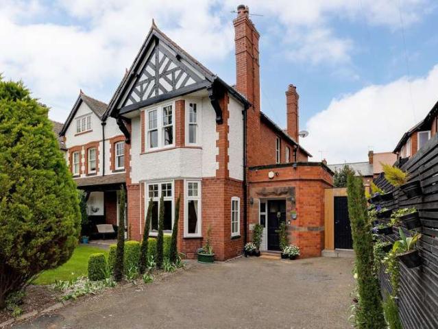 5 Bedroom Property