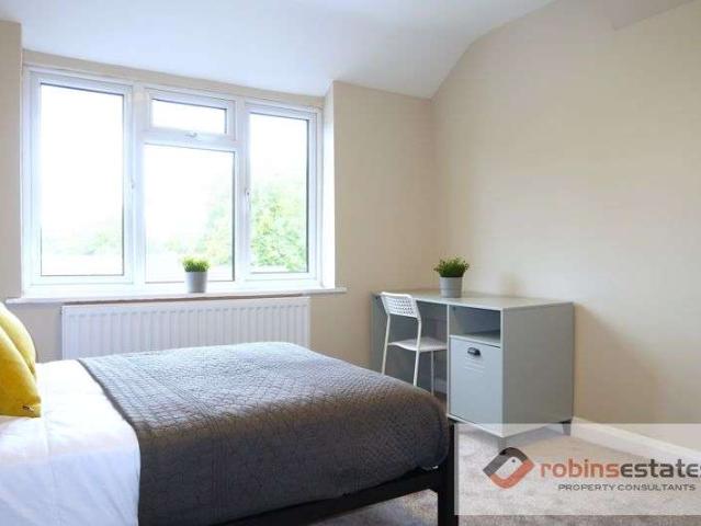 5 Bedroom Property