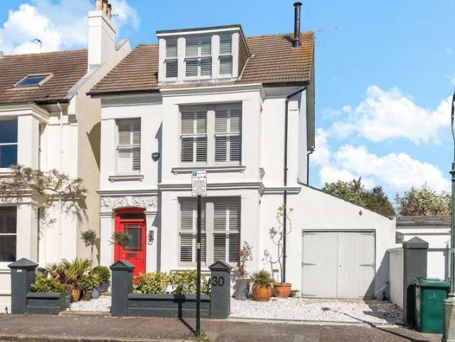 5 Bedroom Property