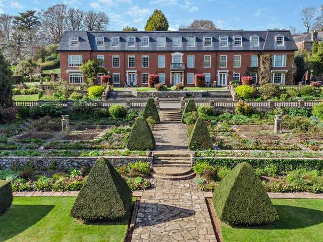 5 Bedroom Property
