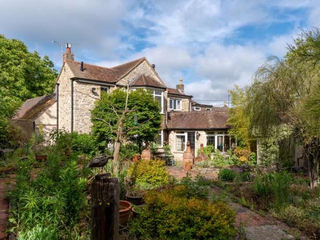 5 Bedroom Property