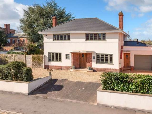 5 Bedroom Property