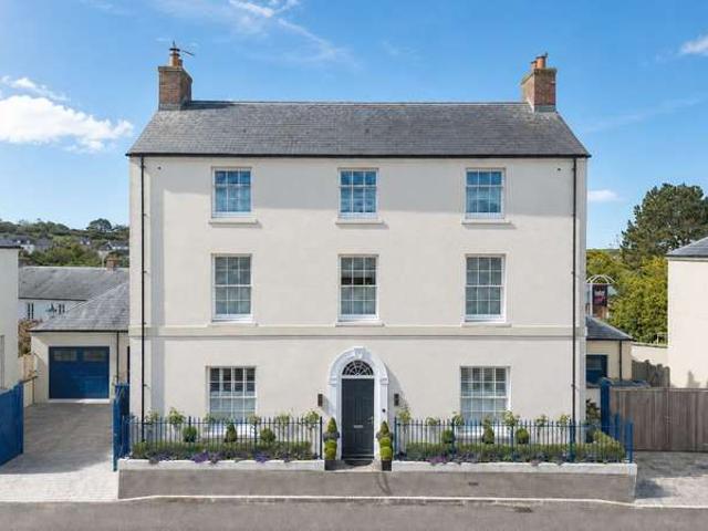 5 Bedroom Property