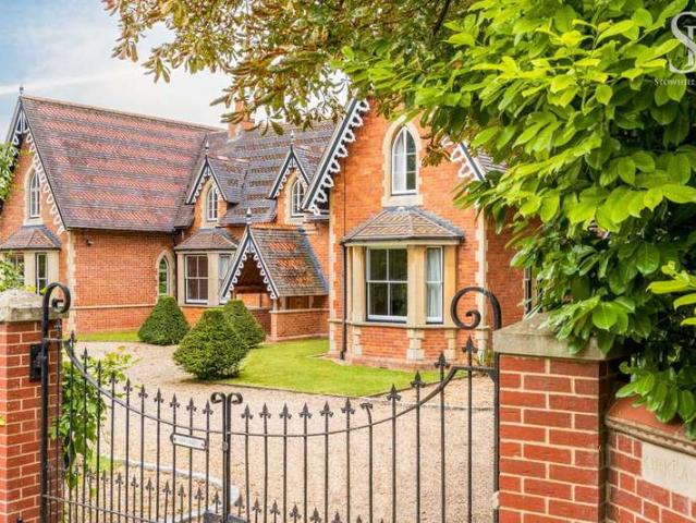 5 Bedroom Property
