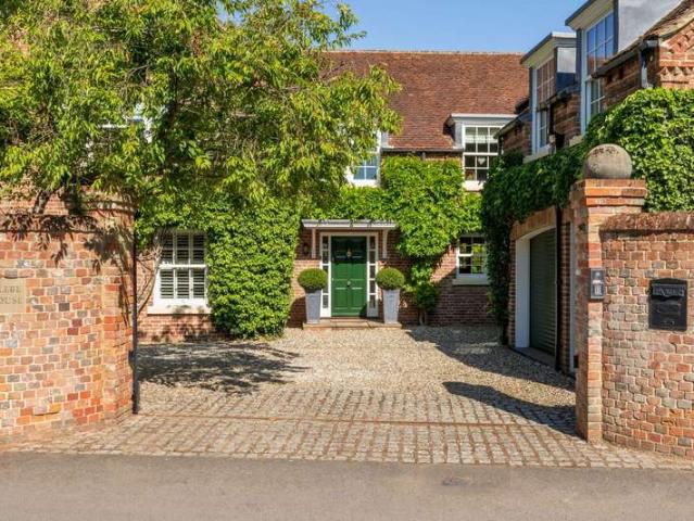 5 Bedroom Property