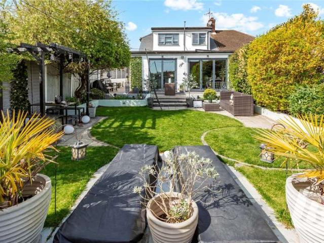 5 Bedroom Property