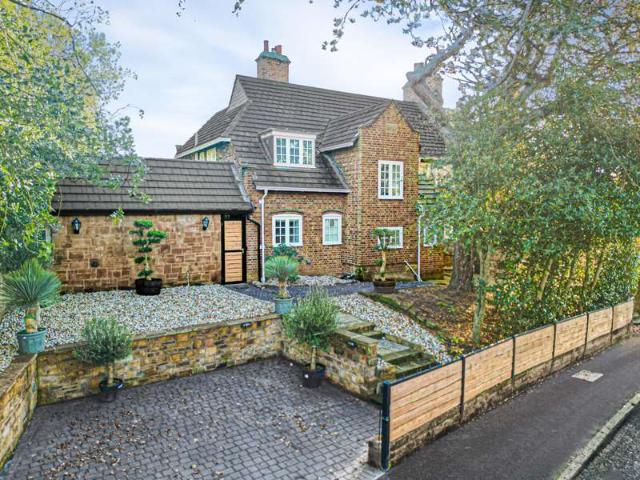 5 Bedroom Property