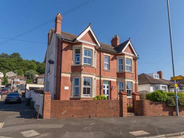 5 Bedroom Property