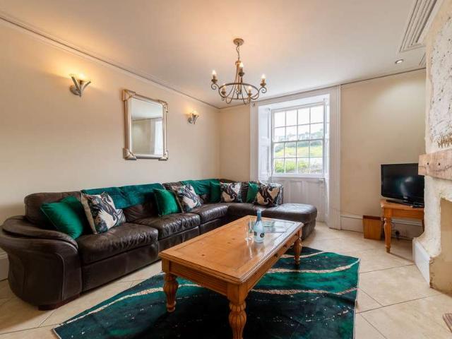 5 Bedroom Property