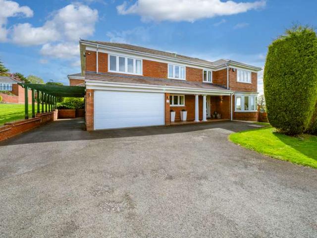 5 Bedroom Property