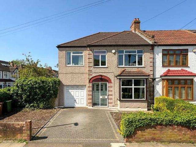 5 Bedroom Property
