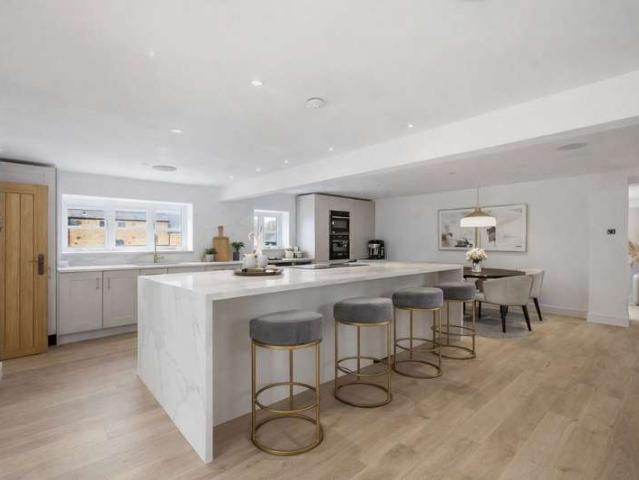 5 Bedroom Property