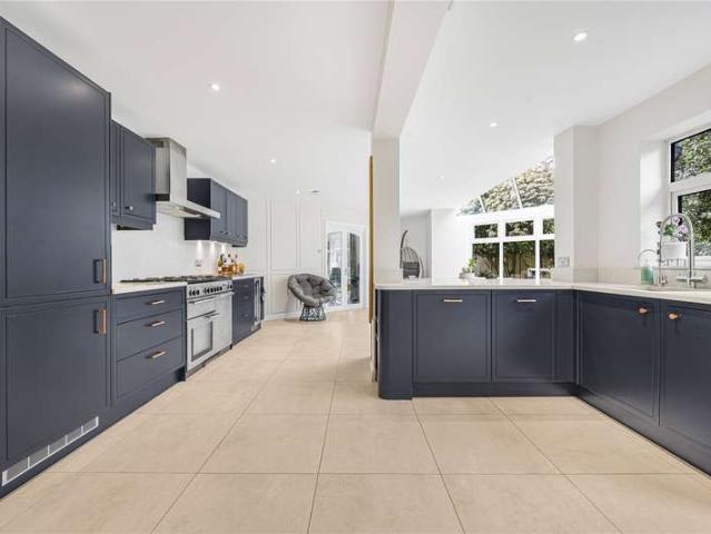 5 Bedroom Property