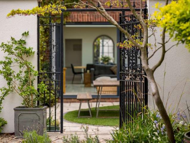 5 Bedroom Property