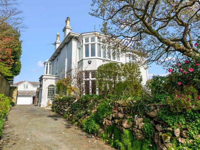 5 Bedroom Property