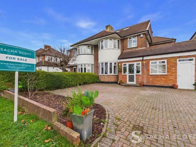 5 Bedroom Property