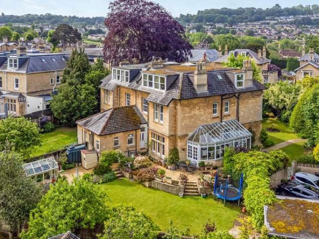 5 Bedroom Property